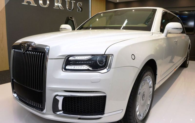 'Putin'in limuzini' Aurus, IDEX 2019'da tanıtıldı...