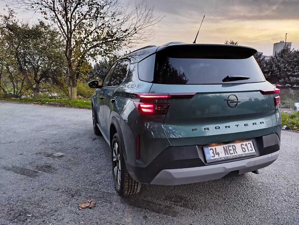 Test Drive: Opel Frontera 1.2 Hybrid 136Hp e-DCT6 Automatic ...