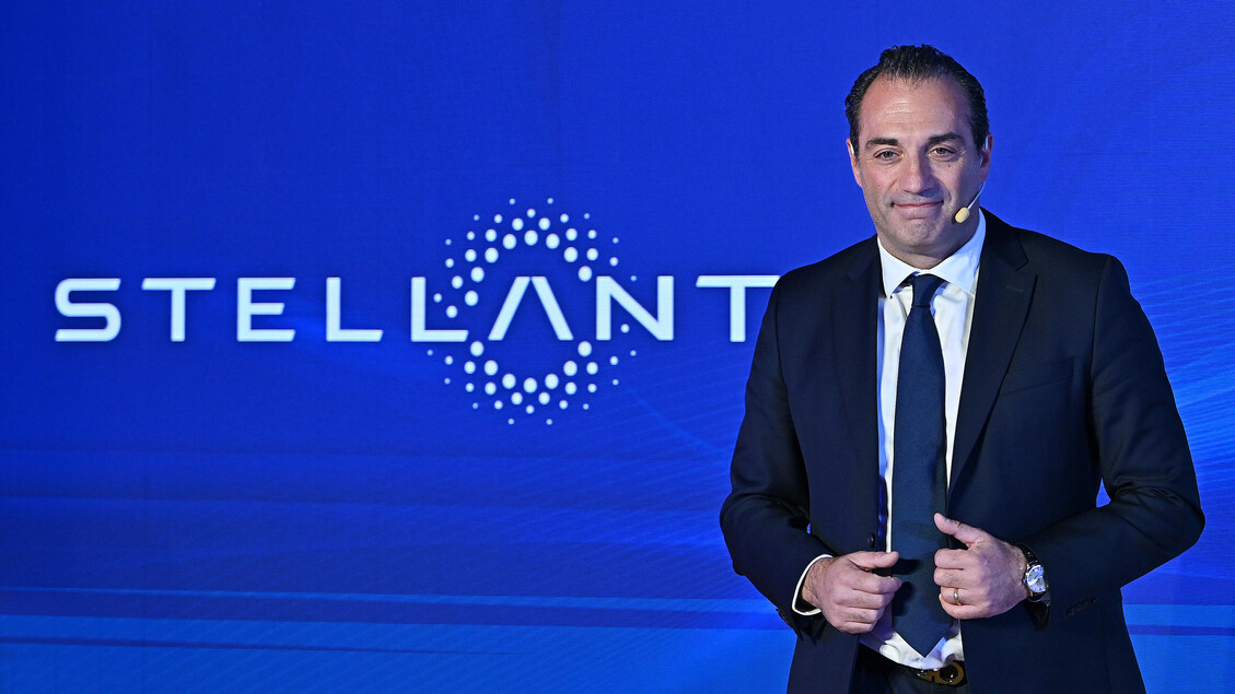 Stellantis, a Filosa 5,4 milioni nel 2025, a Elkann 2,45 milioni